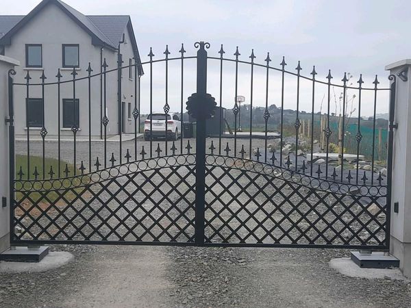 Entrance gates for sale in Co. Louth for €1 on DoneDeal