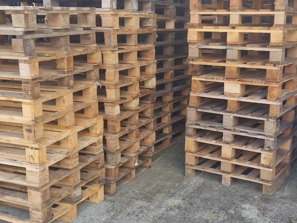 light euro pallets for sale in Co. Cork for €2 on DoneDeal