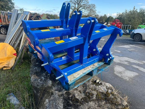 Dual purpose bale spikes 3 point linkage and euro for sale in Co ...