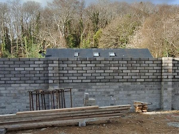 Blocklayer available for sale in Co. Kerry for €1 on DoneDeal