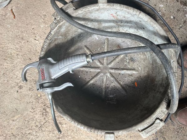 RIDGID OILER + BUCKET for sale in Co. Laois for €295 on DoneDeal