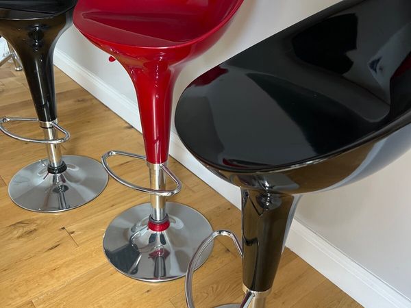 Bar stools for sale in Co. Kildare for €30 on DoneDeal