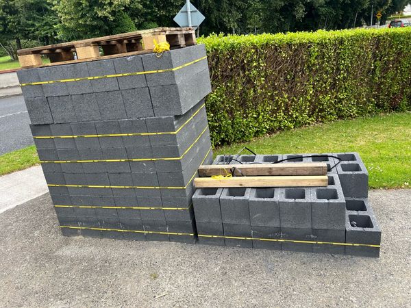 Concrete block 9 inch for sale in Co. Dublin for €1 on DoneDeal