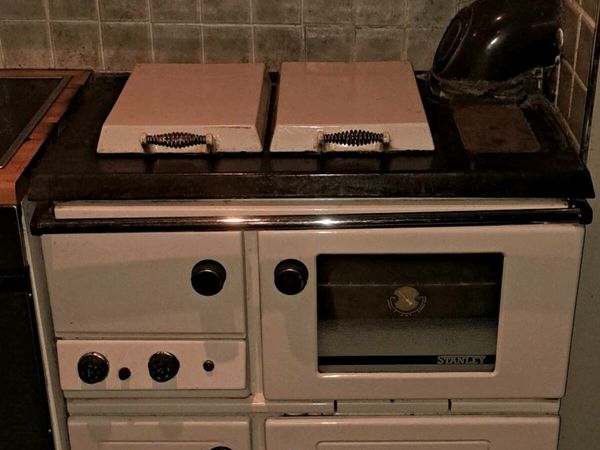 Stanley oil cooker for sale in Co. Dublin for €300 on DoneDeal