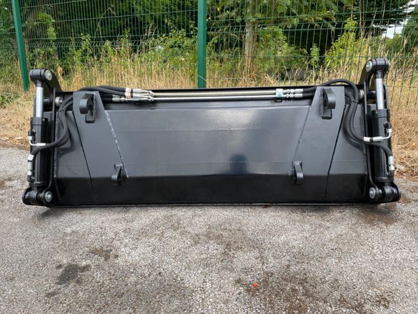 Split Bucket 4-in-1 Bucket for sale in Co. Tipperary for €1,550 on DoneDeal