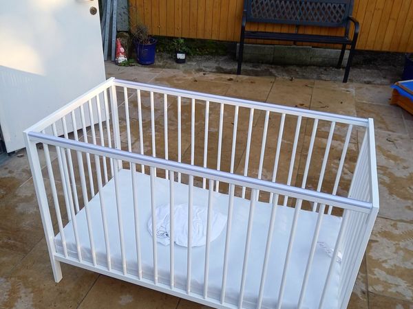 Cot Bed and Cot for sale in Co. Cork for €150 on DoneDeal