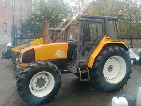 Renault Tractors Ads For Sale in Ireland | DoneDeal
