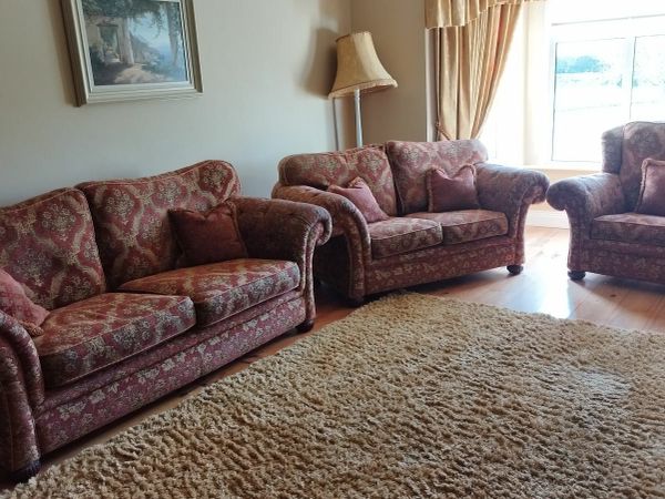 Done deal sitting room suites store