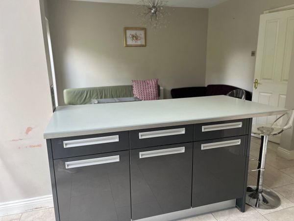 Donedeal furniture store