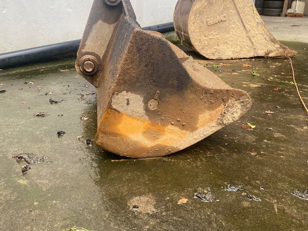 6ft grading bucket 65mm pins - No VAT for sale in Co. Meath for €800 on ...
