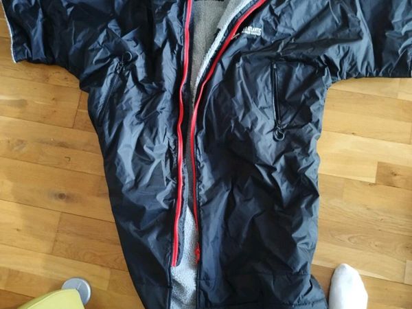 Black wet & dry changing robe for adults for sale in Co. Cork for €50 ...