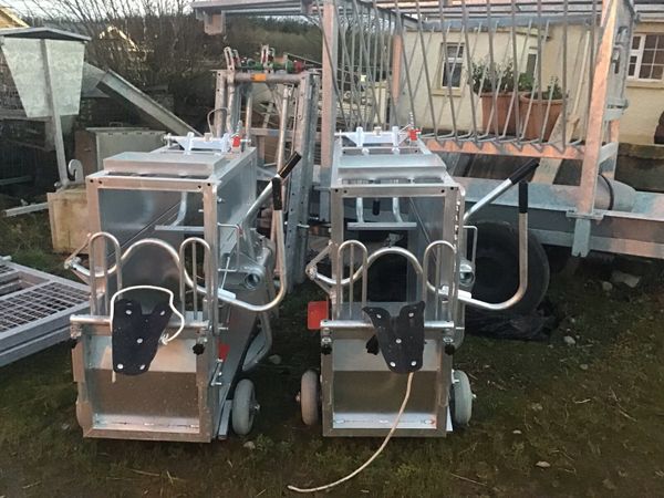 Calf huts dehorning box for sale in Co. Tipperary for €0 on DoneDeal