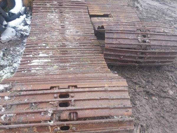 Digger Chains and pads for sale in Co. Mayo for €2,900 on DoneDeal