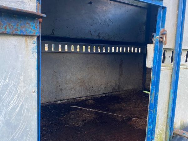 Cattle box/ trailer for sale in Co. Tipperary for €850 on DoneDeal