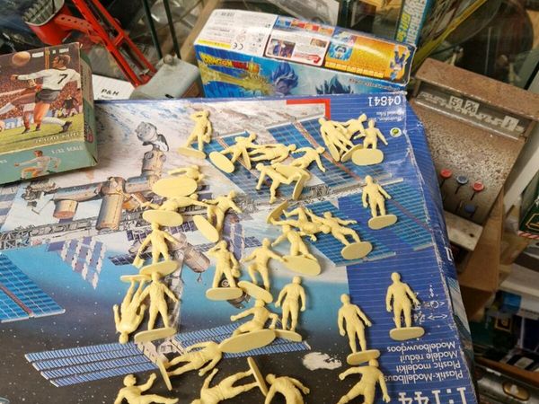 Vintage Airfix 1:32 Scale Footballers for sale in Co. Wicklow for €50 ...