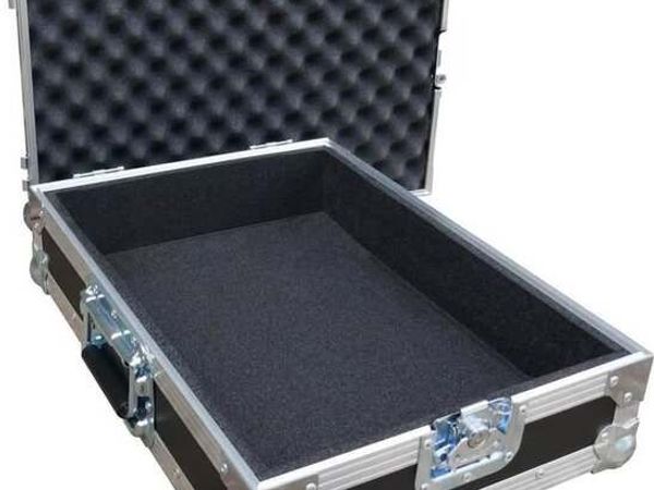 Allen & Heath Xone:DX 4 channel controller and flight case for sale in ...