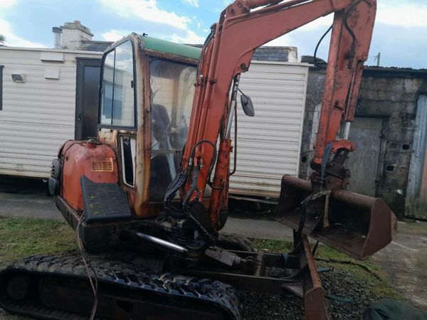 Hitachi Mini digger for sale in Co. Mayo for €3,500 on DoneDeal