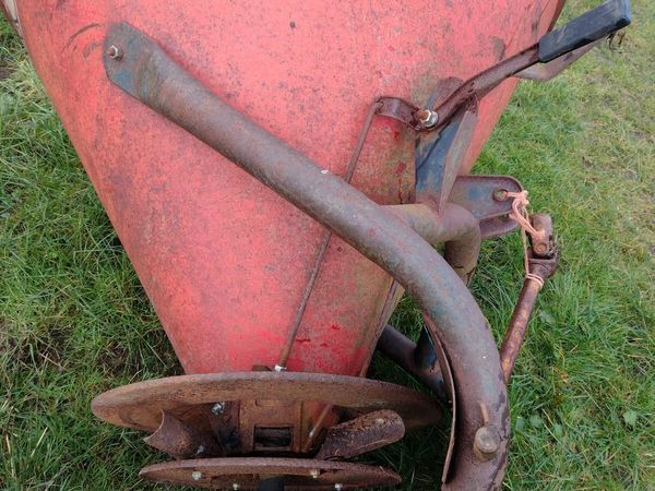 Fertilizer sprader for sale in Co. Cavan for €80 on DoneDeal