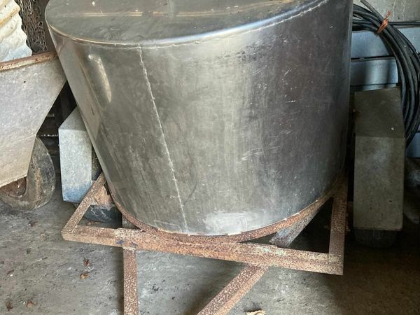 Milk Water tank bowser 725litre for sale in Co. Cork for €700 on DoneDeal