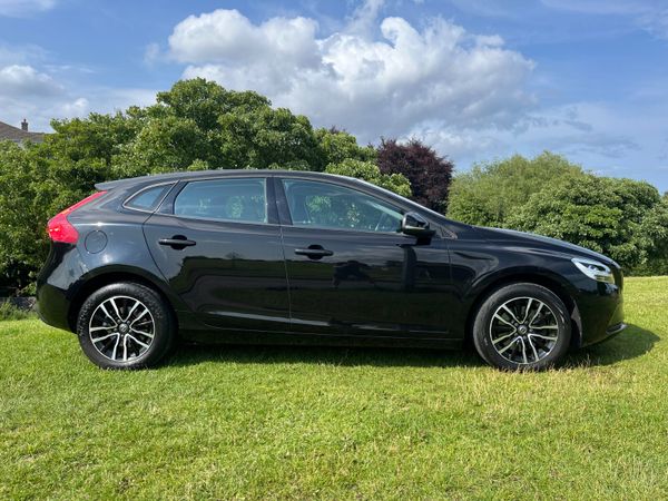 2017 Volvo V40 T2 1 LADY OWNER JUST 17k! for sale in Co. Dublin for € ...