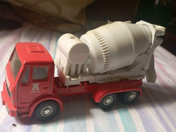 CORGI VINTAGE MERCEDES BENZ 6 WHEEL CEMENT MIXER for sale in Co ...