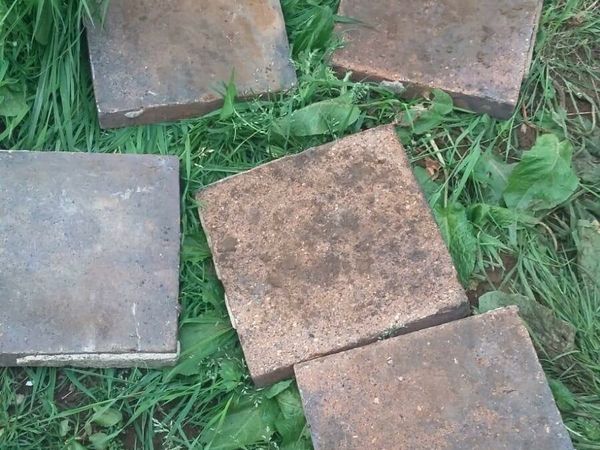Bangor slates chimney pots floor ridge roof tiles for sale in Co ...