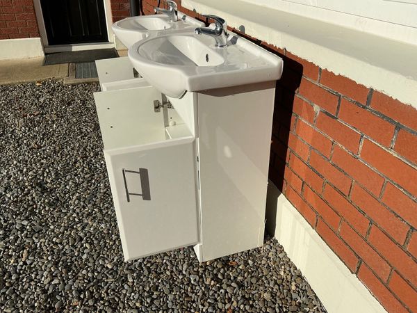 Sink unit for sale in Co. Louth for €100 on DoneDeal