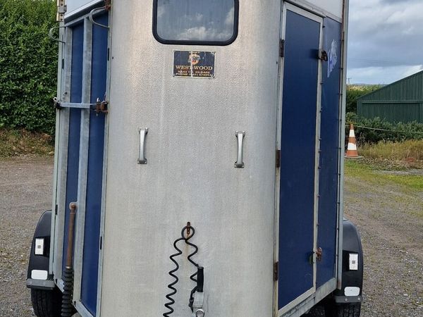 Horsebox for sale in Co. Waterford for €3,500 on DoneDeal