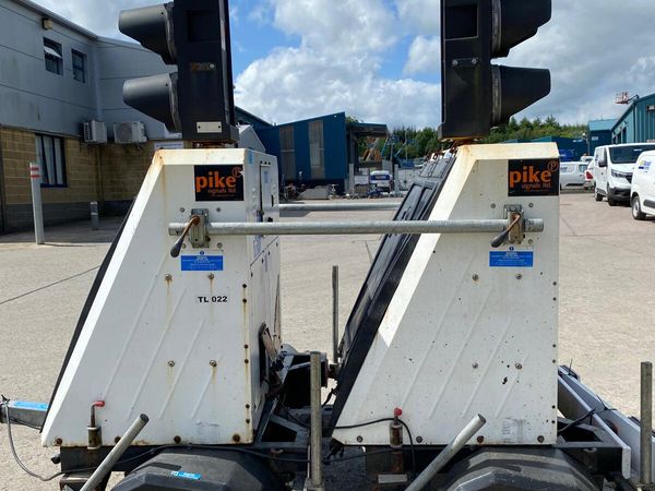 PIKE SIGNALS XL869 SOLAR TRAFFIC LIGHTS for sale in Co. Dublin for € ...