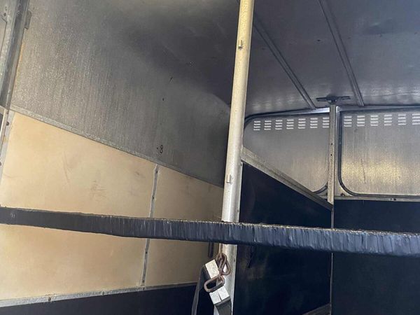 Ifor Williams 505 Horsebox for sale in Co. Offaly for €2,200 on DoneDeal