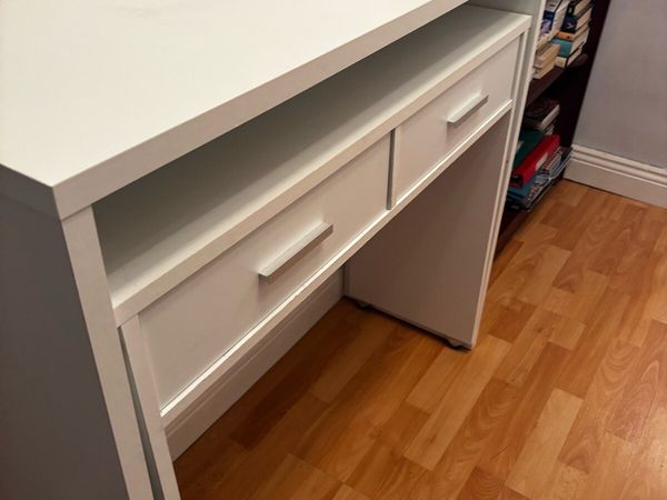 Desk for sale in Co. Dublin for €60 on DoneDeal