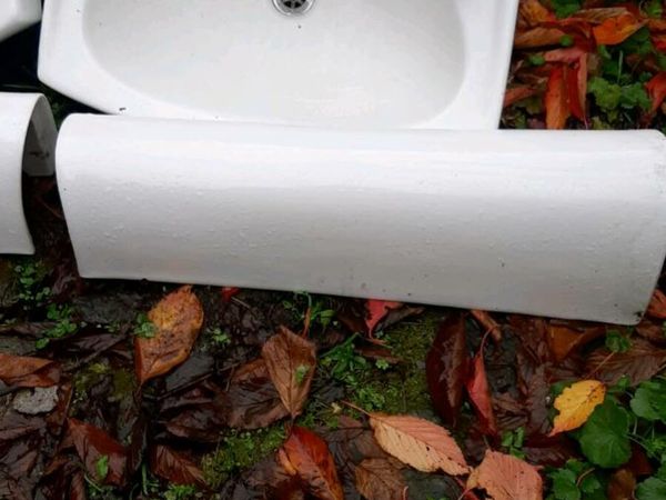 Sinks for sale in Co. Cork for €20 on DoneDeal