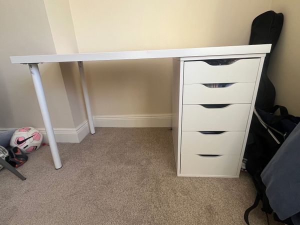 Desk for sale in Co. Dublin for €25 on DoneDeal
