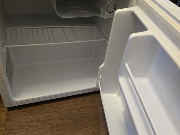 Mini fridge for sale in Co. Wexford for €40 on DoneDeal