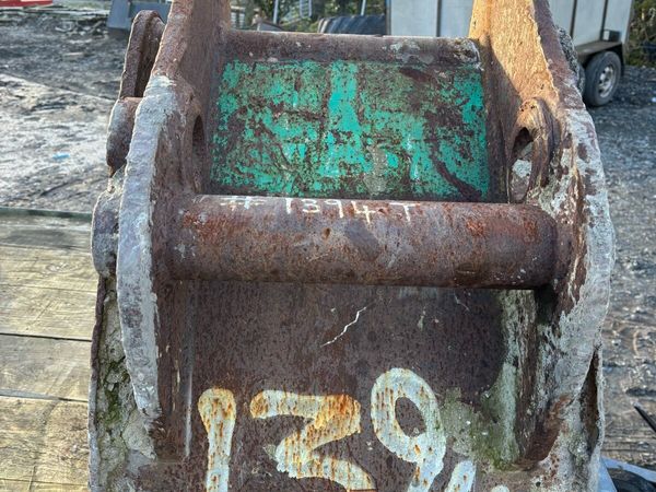 Digger bucket for sale in Co. Cavan for €1,250 on DoneDeal