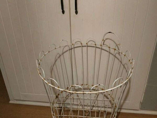 Circular Iron shop stand.some wear and tear, would for sale in Co ...