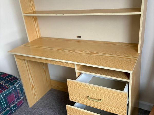 Desk -FREE for sale in Co. Dublin for €0 on DoneDeal