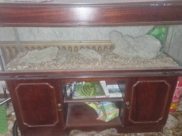 Fish tank with stand for sale in Co. Dublin for €100 on DoneDeal