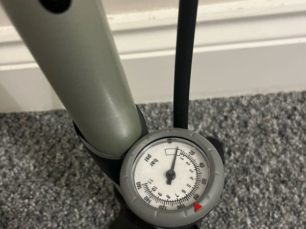 Halford Advanced Track Pump for sale in Co. Cork for €25 on DoneDeal