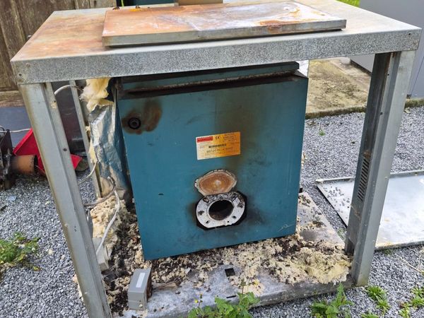 Oil burner for sale in Co. Galway for €100 on DoneDeal