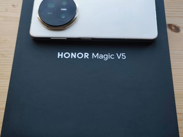 HONOR MAGIC V5+WIRELESS CHARGER for sale in Co. Galway for €700 on DoneDeal