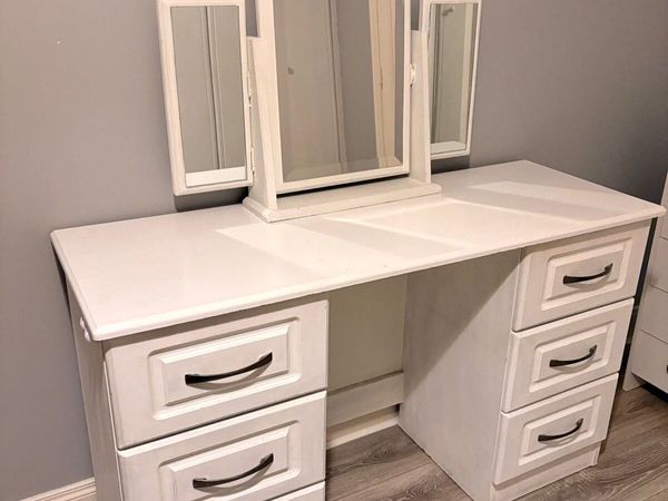 Vanity unit with mirrors for sale in Co. Clare for €80 on DoneDeal