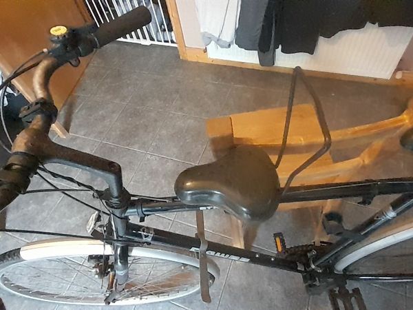 Man's bike two kids seats for sale in Co. Clare for €90 on DoneDeal