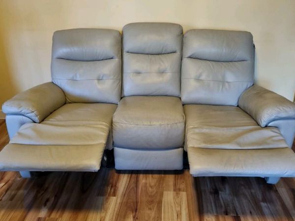 3 seater couch for sale in Co. Dublin for €60 on DoneDeal