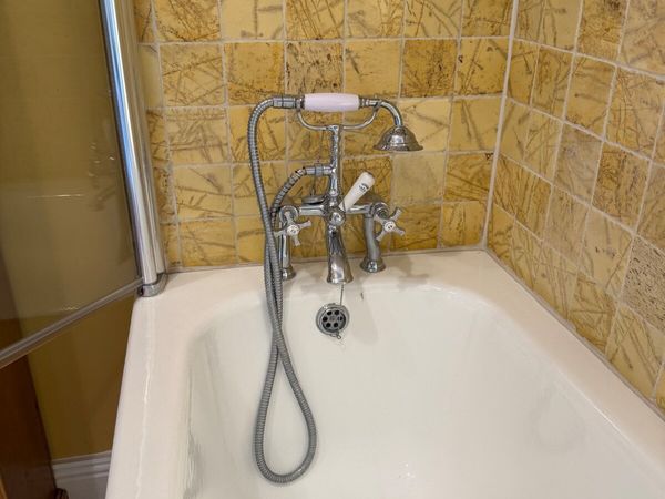 Iron bath & screen/hardware for sale in Co. Laois for €500 on DoneDeal