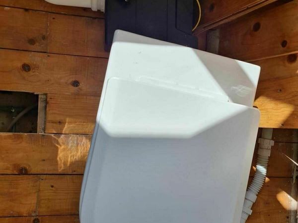 Toilet & concealed cistern for sale in Co. Cork for €120 on DoneDeal