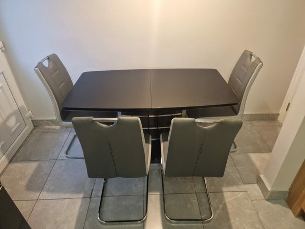 Donedeal kitchen table and chairs store