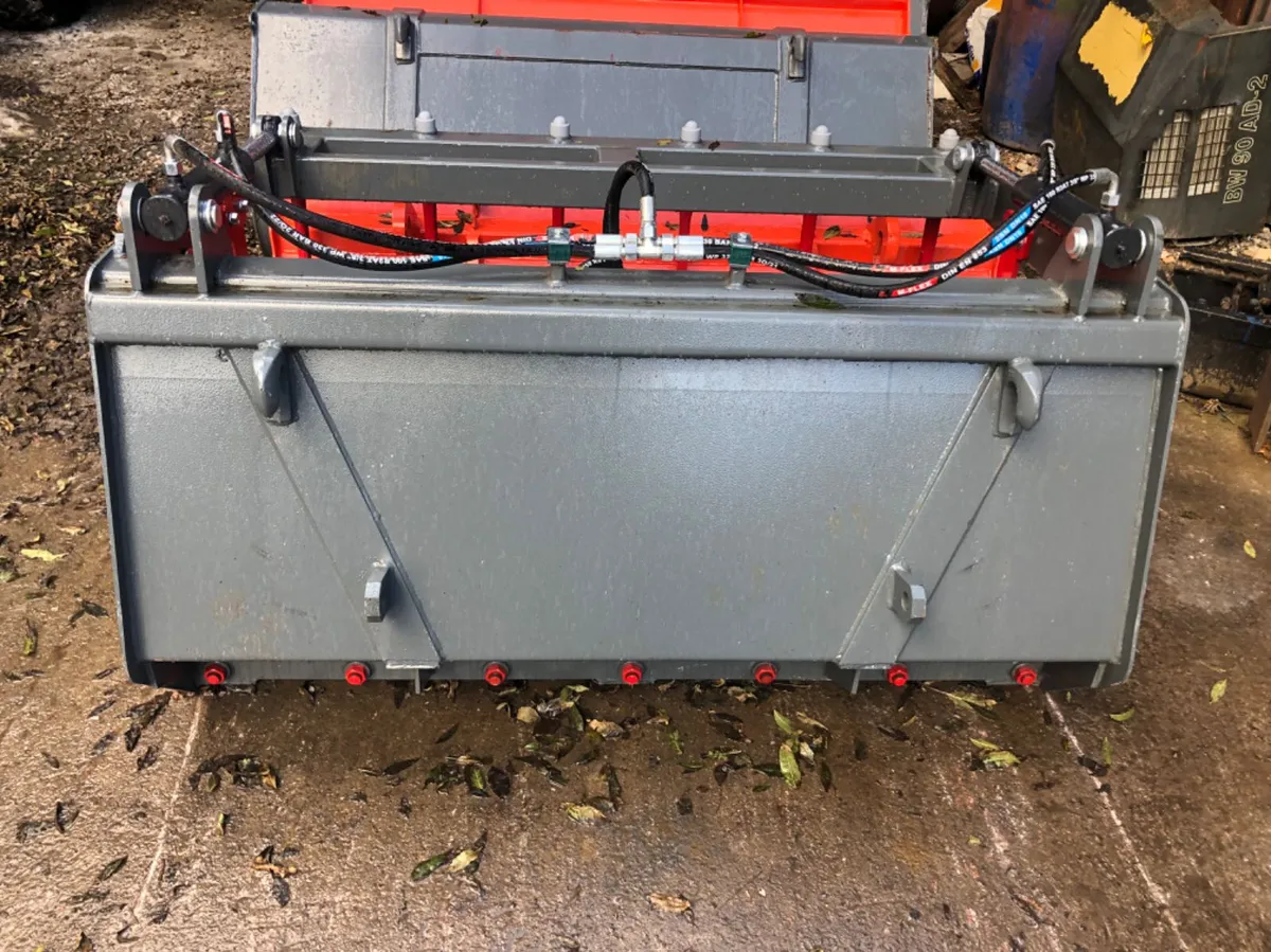 Tine grabs and buckets for sale in Co. Kerry for €undefined on DoneDeal