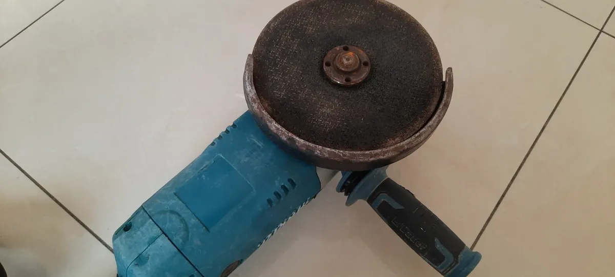 Makita GA7020 180mm 7" Angle Grinder 110v for sale in Co. Clare for €90 ...