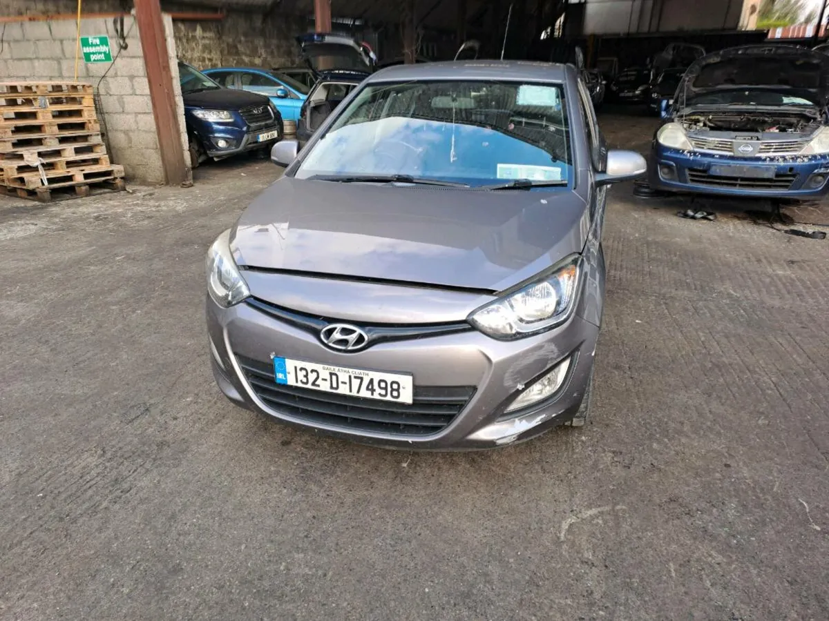 Hyundai i20 breaking for parts store